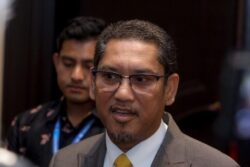 Ab. Rauf ketuai 1,042 penerima Darjah Kebesaran Melaka - Kosmo Digital