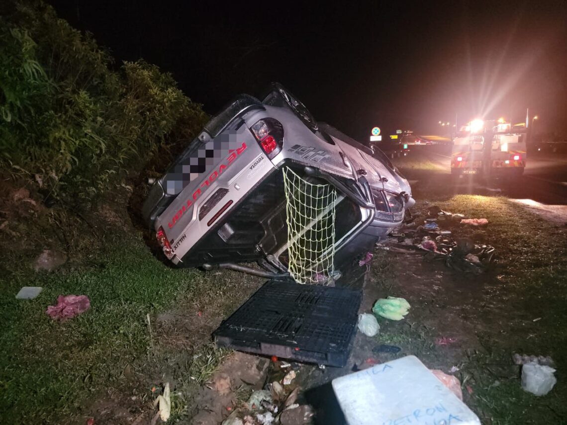 Suami isteri maut, empat cedera trak pikap terbabas dalam hujan lebat - Kosmo Digital