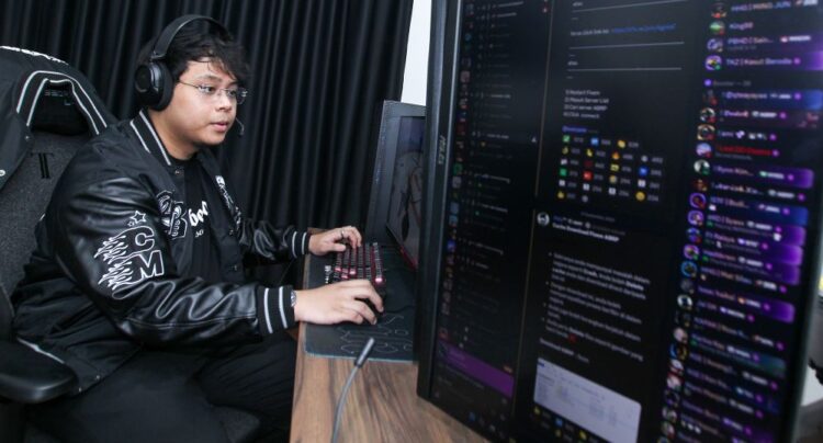 Hobi jadi kerjaya, Adam streamer menghiburkan - Kosmo Digital