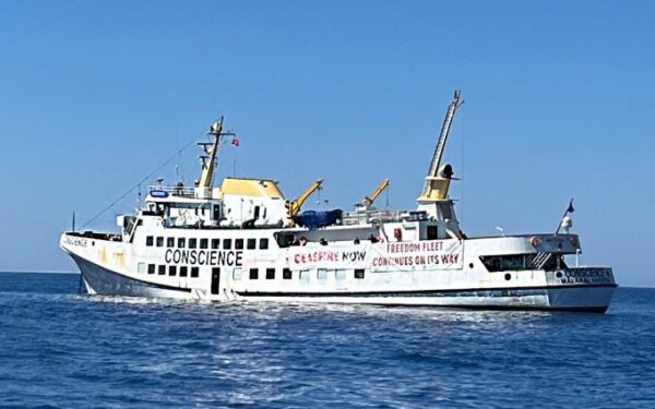 Kapal Conscience di zon kuning, kurang 393 batu nautika dari Gaza ...