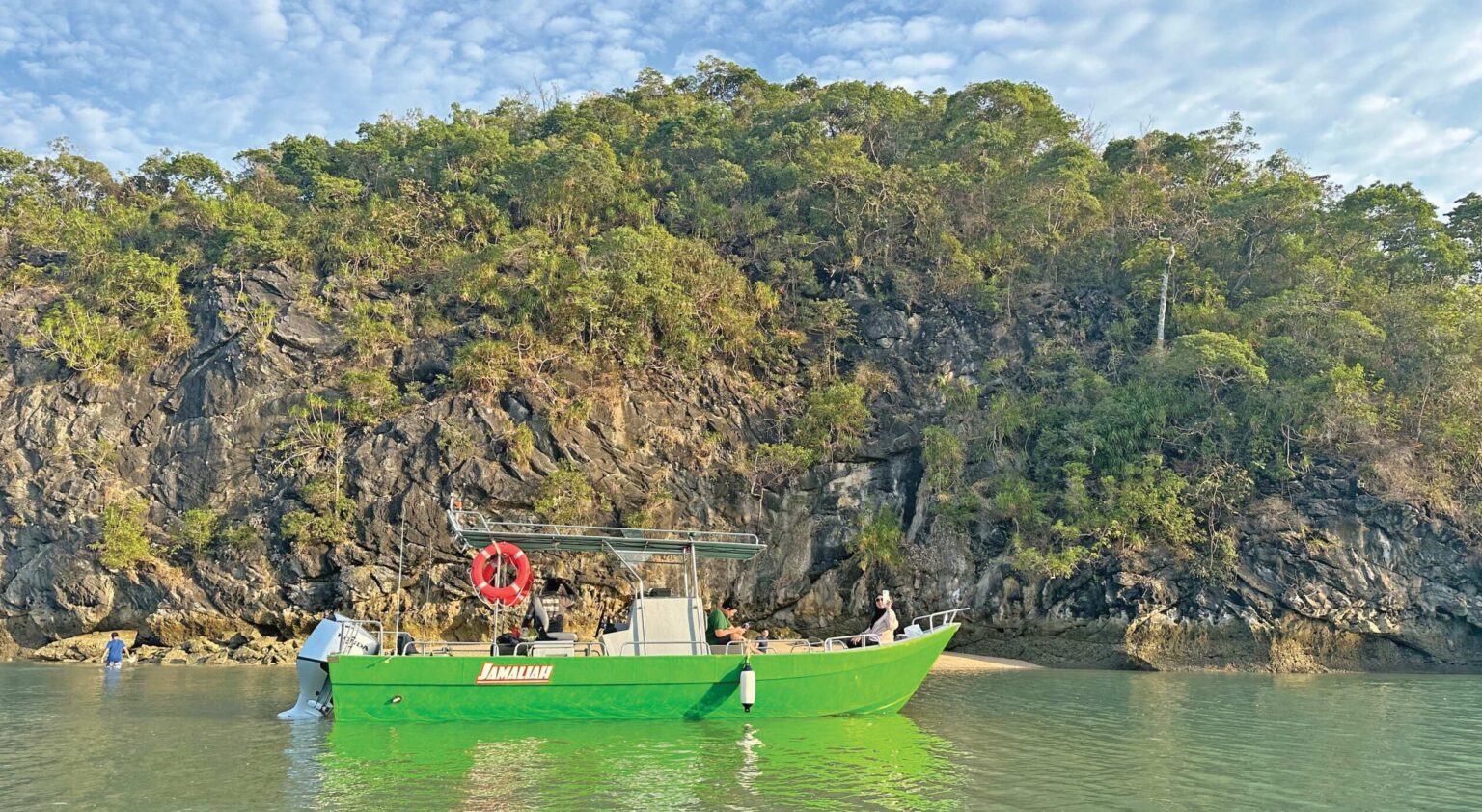 'Fun fishing' di atas Bot Hijau Langkawi - Kosmo Digital