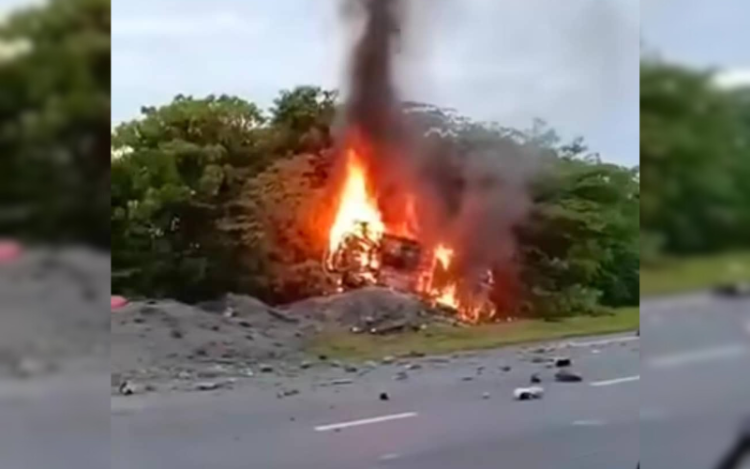 Kereta terbakar, status mangsa belum diketahui - Kosmo Digital