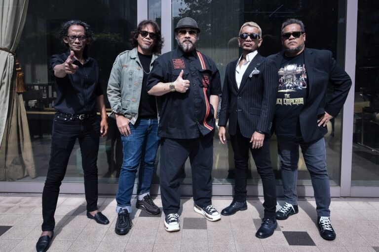 Sayap-sayap patah, badi 'Tragedi Oktober' Awie - Kosmo Digital