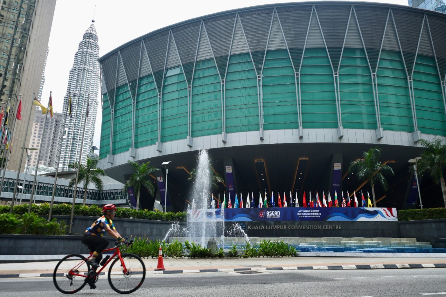 [VIDEO] ASEAN ke-47: Paluan gendang Cina sambut ketibaan pemimpin dunia ...