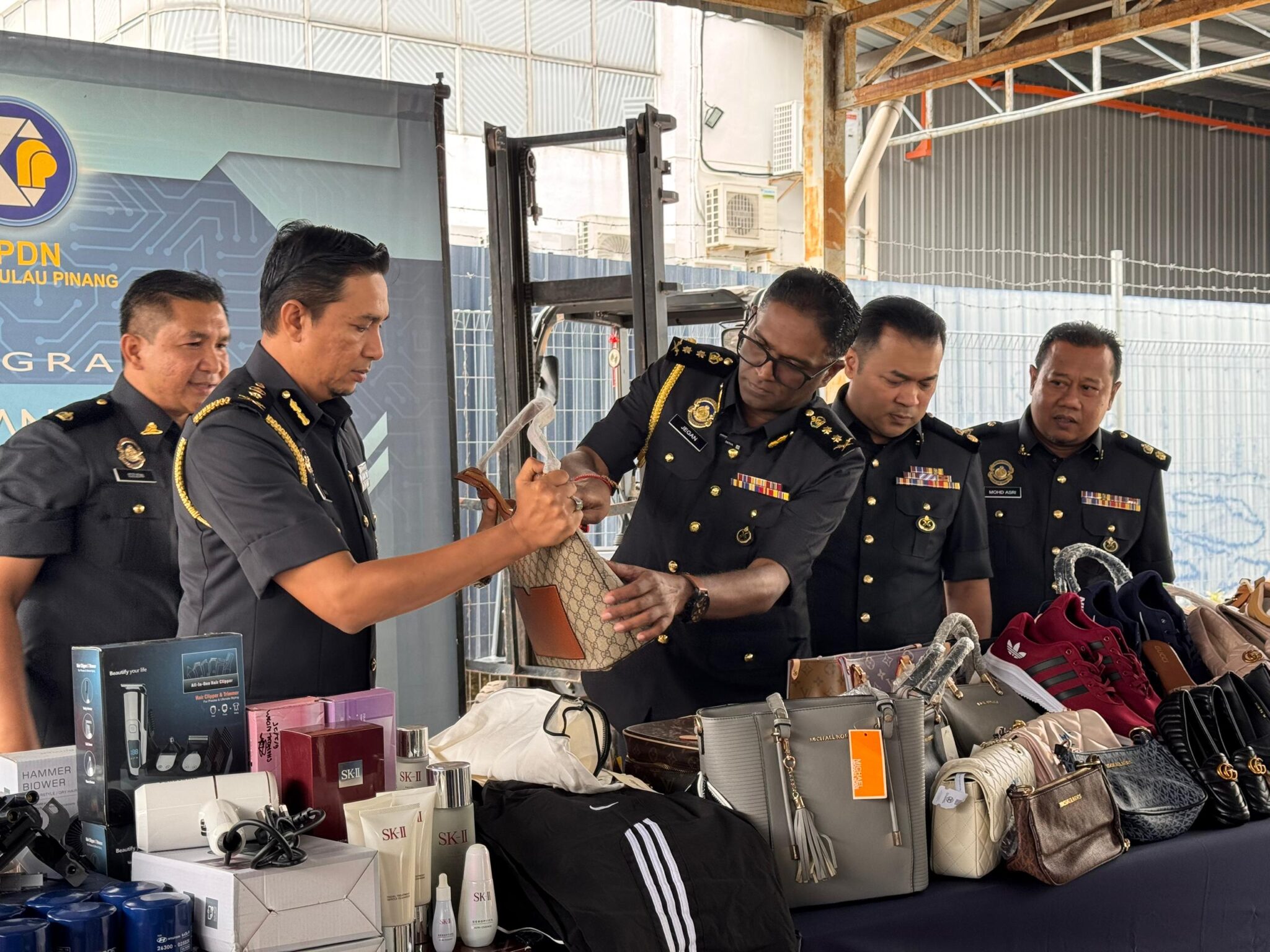 KPDN P. Pinang lupus barang rampasan RM4.76 juta - Kosmo Digital