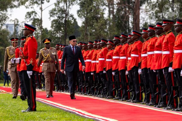 Anwar terima sambutan rasmi di Istana Negara Kenya - Kosmo Digital
