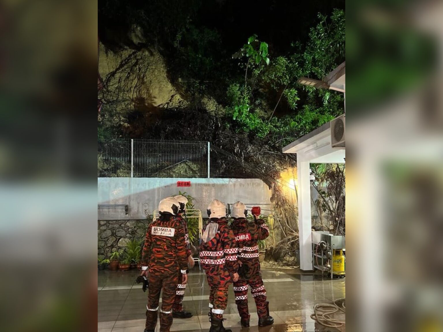 Tanah runtuh di Taman Bukit Berlian, enam penghuni dipindah - Kosmo Digital