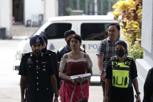 'Inspektor Sheila' pakai dres, bergari dibawa ke mahkamah - Kosmo Digital