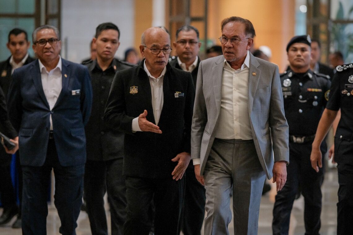 Anwar beri tempoh seminggu atau pimpinan penguat kuasa turun jawatan ...