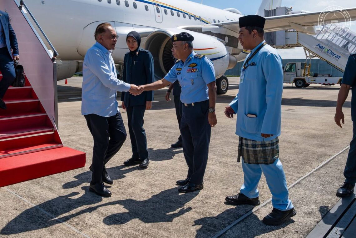 Anwar selamat tiba di tanah air - Kosmo Digital