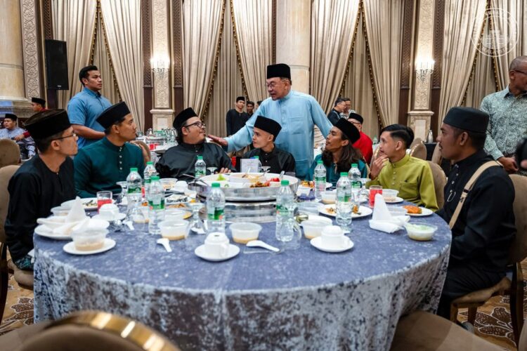 Anwar rai tujuh hero Tasik Biru - Kosmo Digital