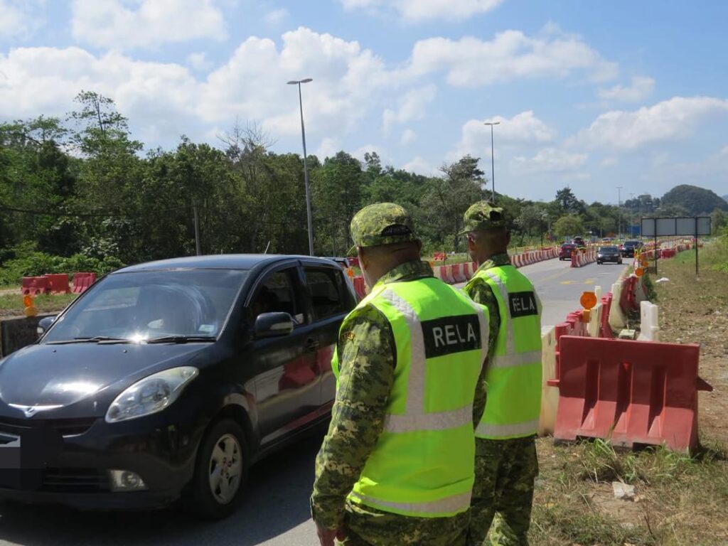 Anggota Rela ‘berkampung’ halang lori, treler masuk laluan LTU Gua ...