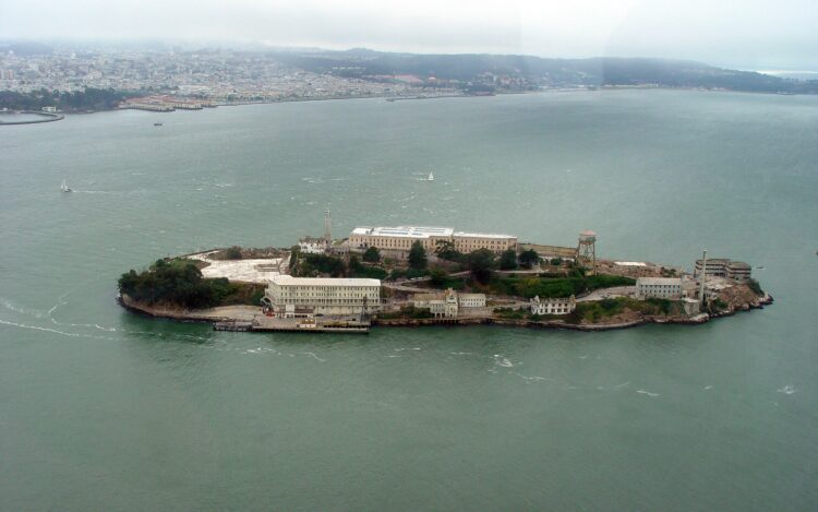 Trump minta RM600 juta, mahu bina semula penjara popular Alcatraz ...