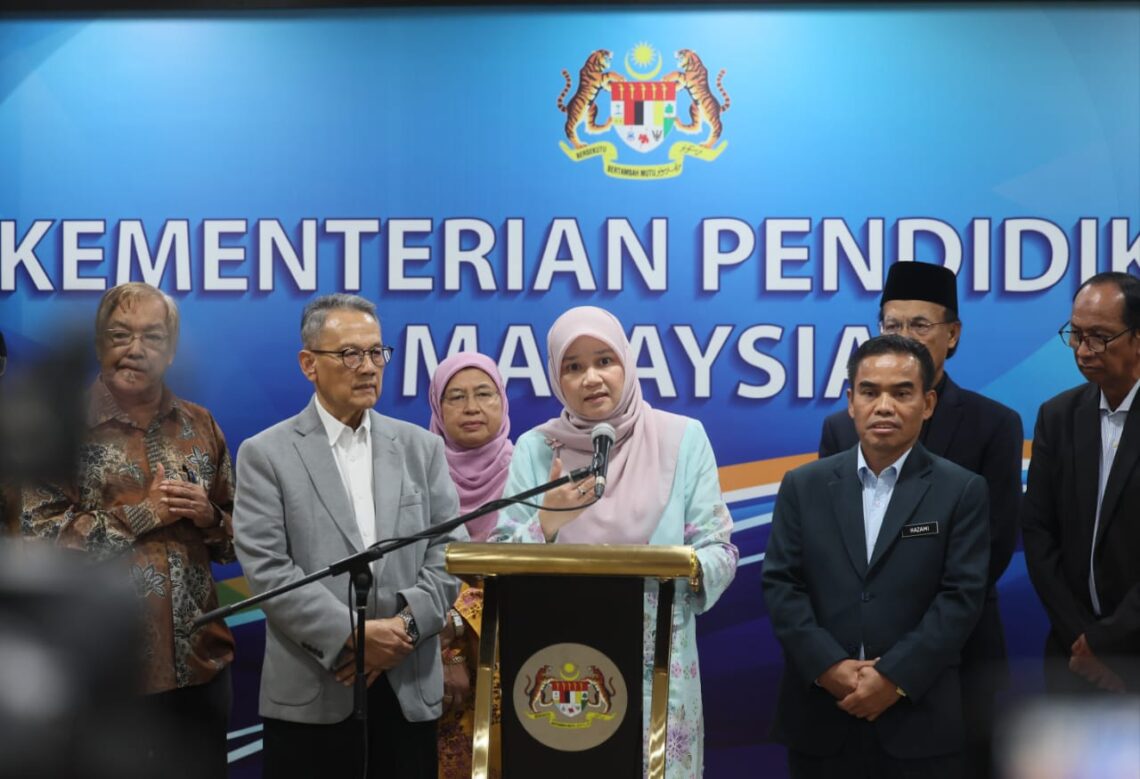 Mana Sikana dianugerahkan gelaran Sasterawan Negara - Kosmo Digital