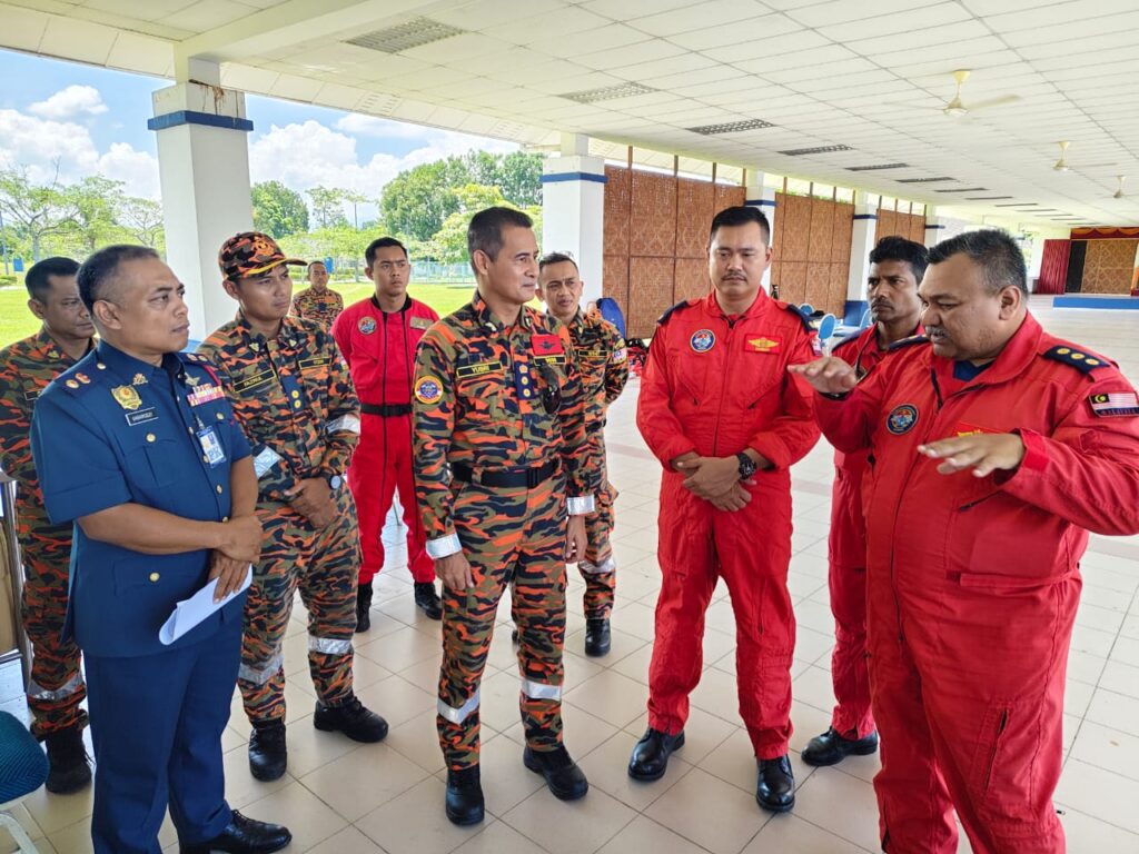 Botol air, bungkusan suplemen dan gula-gula milik Jaslinda dijumpai ...