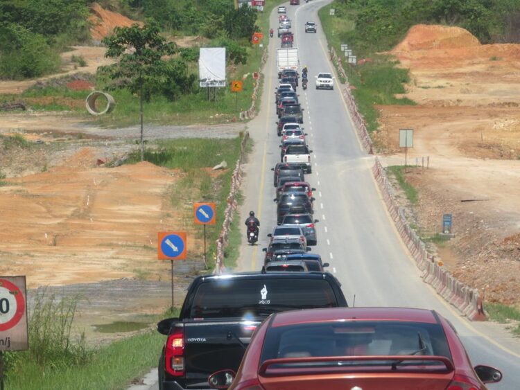 Jalan Gua Musang-Kuala Krai sibuk, perantau pulang awal elak sesak ...
