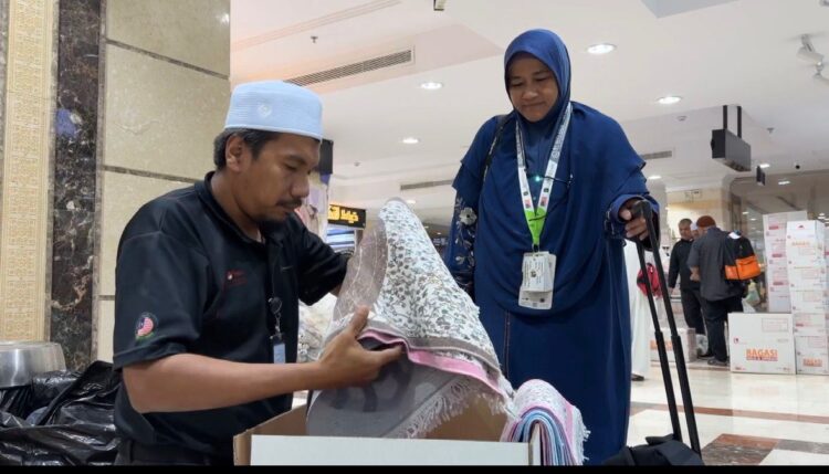 Jemaah haji hantar lima tan barangan kurier sehari - Kosmo Digital