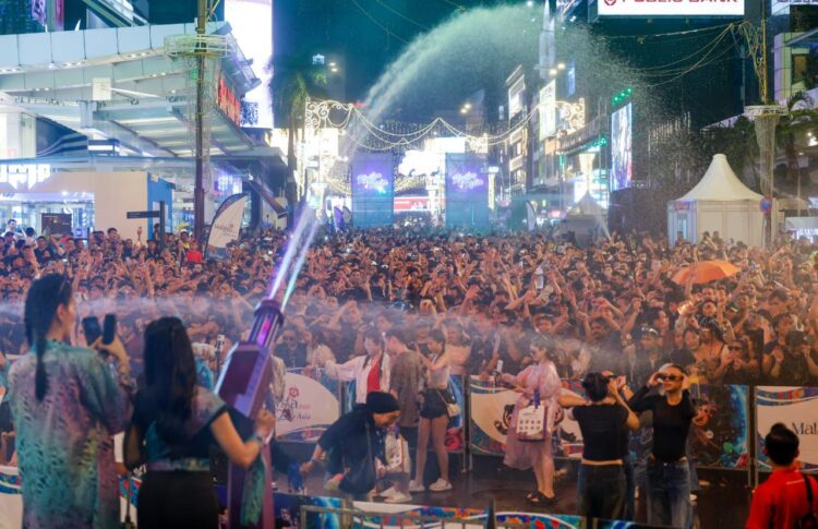 Rain Rave jana RM392.3 juta, tarik 415,000 pengunjung - Kosmo Digital