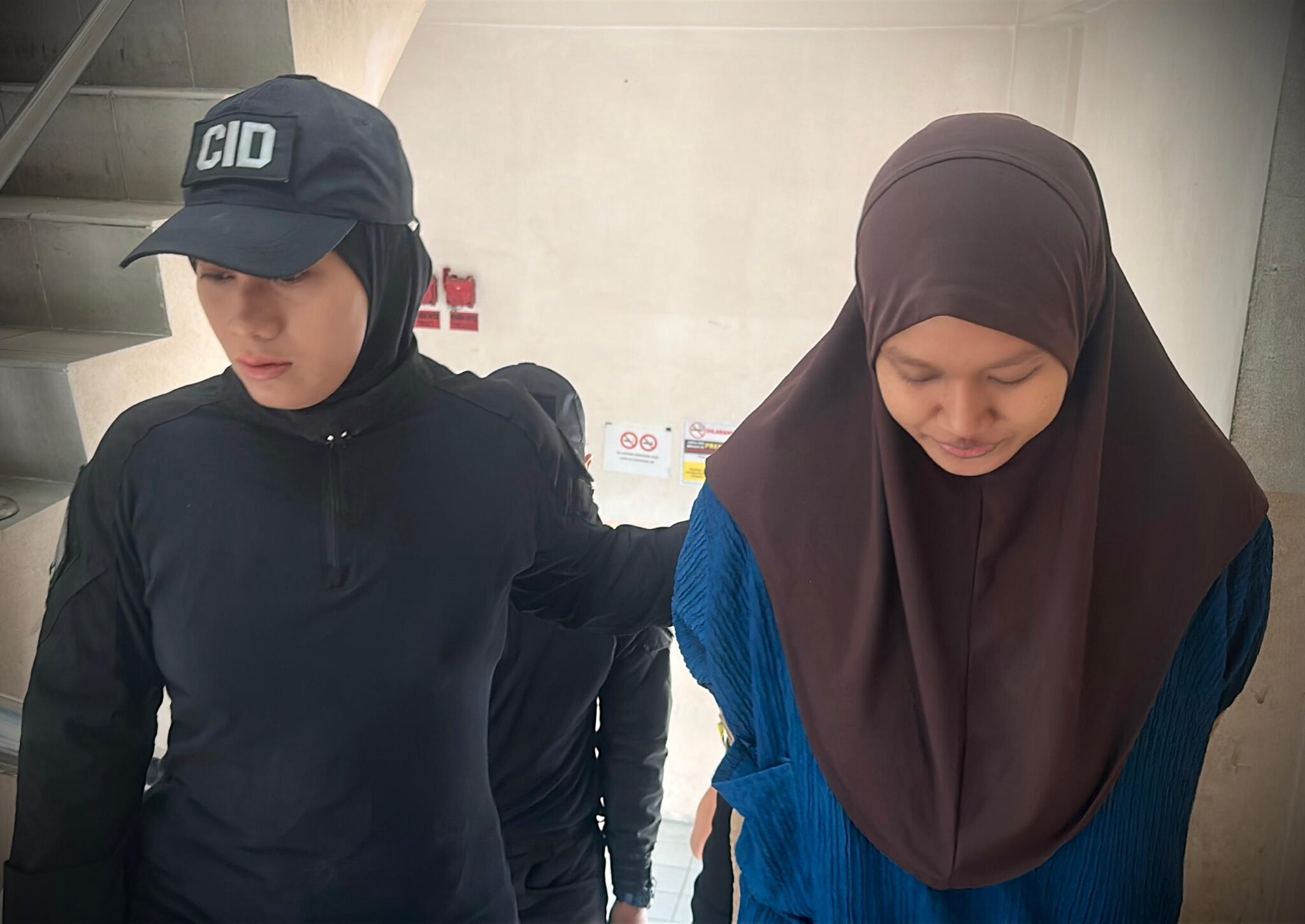 [VIDEO] Ibu muda mengaku salah campak bayi dari tingkat 10 - Kosmo Digital