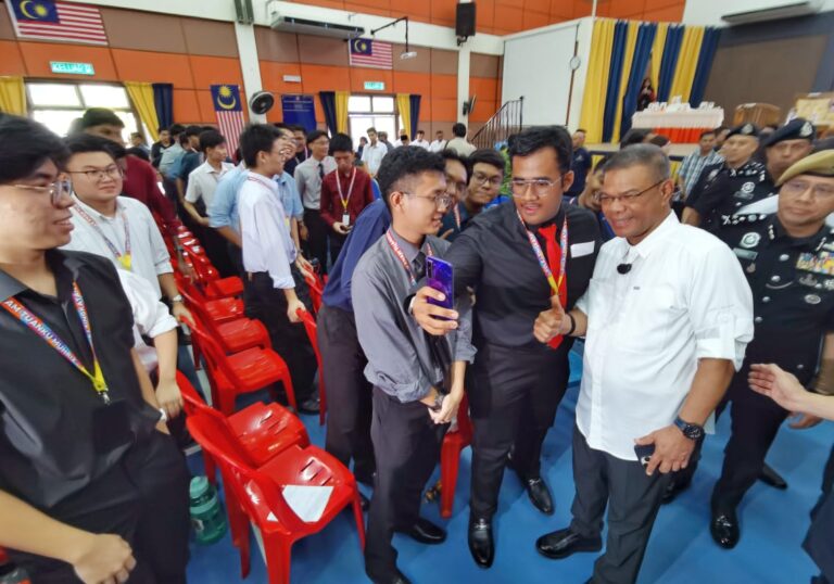 Sindiket sasar pelajar, siswa jadi 'keldai akaun' - Kosmo Digital