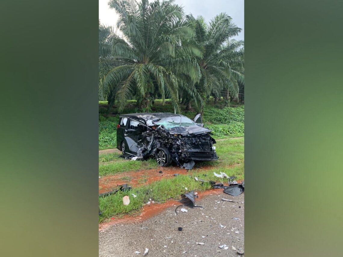 Dua maut, nahas tiga kenderaan di Lebuh Raya Tun Razak - Kosmo Digital
