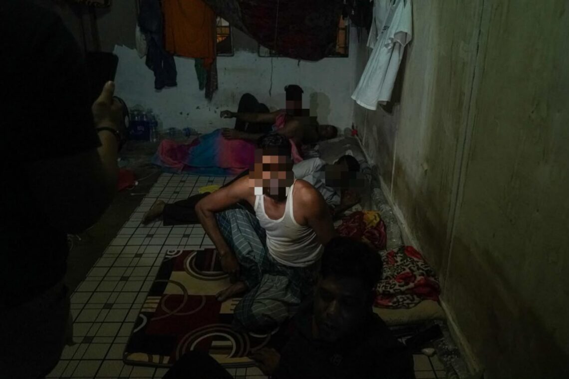 PATI menyorok atas bumbung, bergelap dalam bilik elak dicekup - Kosmo ...