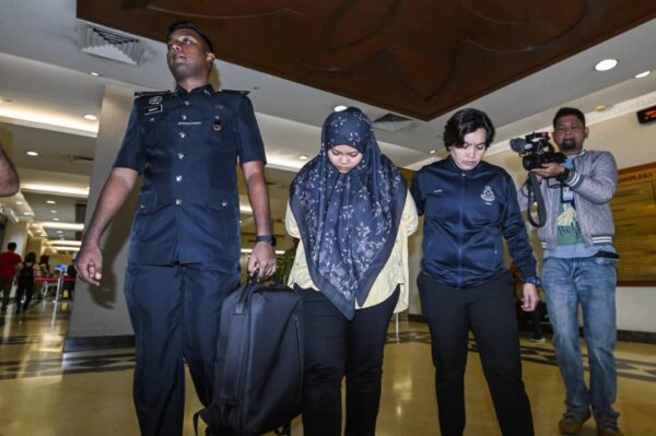 Bekas juruwang pecah amanah mesin terminal pin Touch ‘n Go eWallet ...